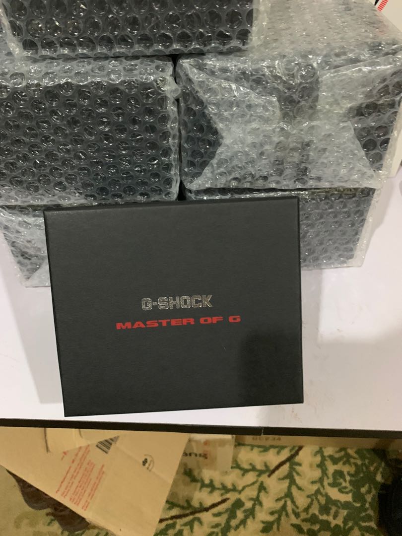 MOG BOX, Men's Fashion, Watches & Accessories, Watches on Carousell