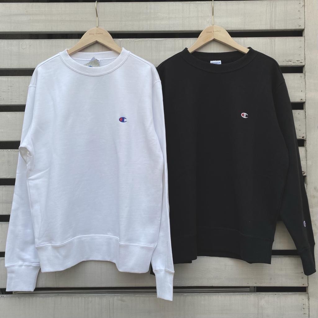 門市現貨《日版 Champion - Small Logo Sweater》, 男裝, 外套及戶外衣服 - Carousell