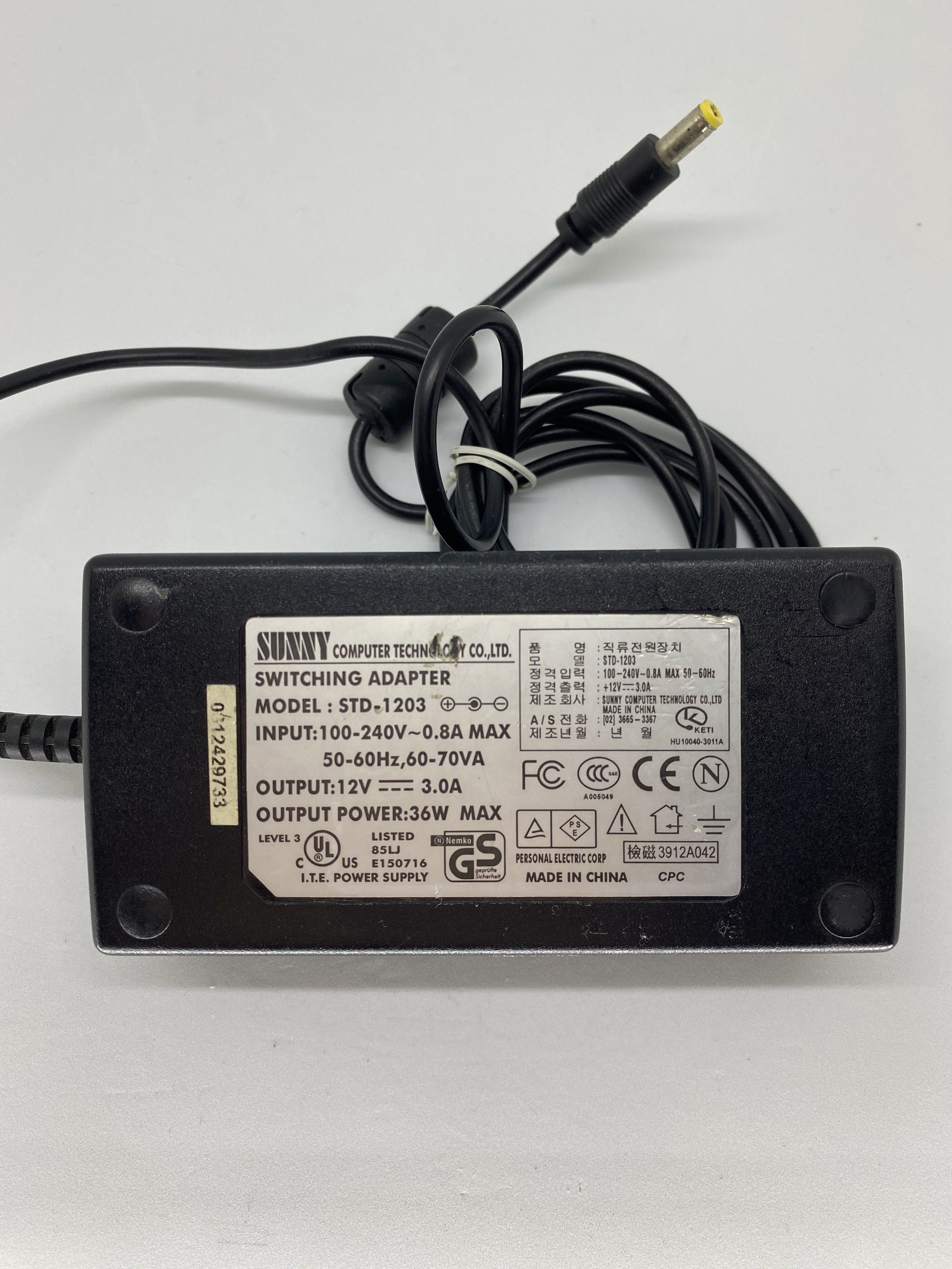 Sunny Computer Switching Adaptor STD-1203, Computers & Tech, Parts ...