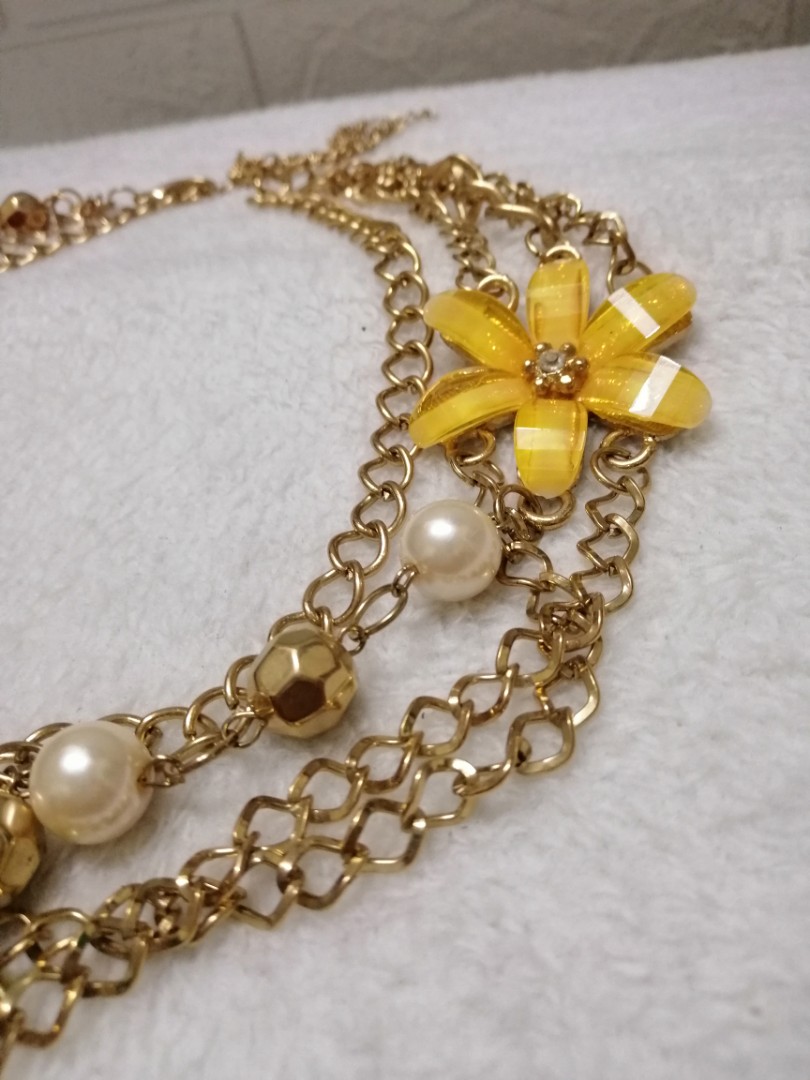 Vintage Yellow Spring Daisy chain belt, Hobbies & Toys, Collectibles ...