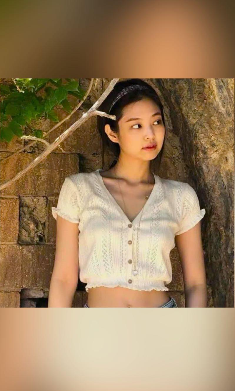 blackpink jennie top in black, Women's Fashion, Tops, Sleeveless on ...