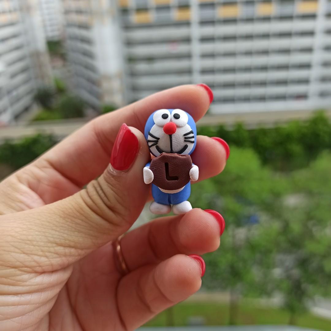 Doraemon Minion Lil Bean Chip and Dale Crayon Shin Chan Display ...