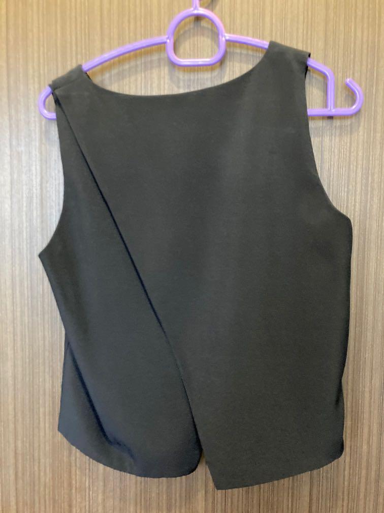 Flap Top, Women's Fashion, Tops, Sleeveless on Carousell