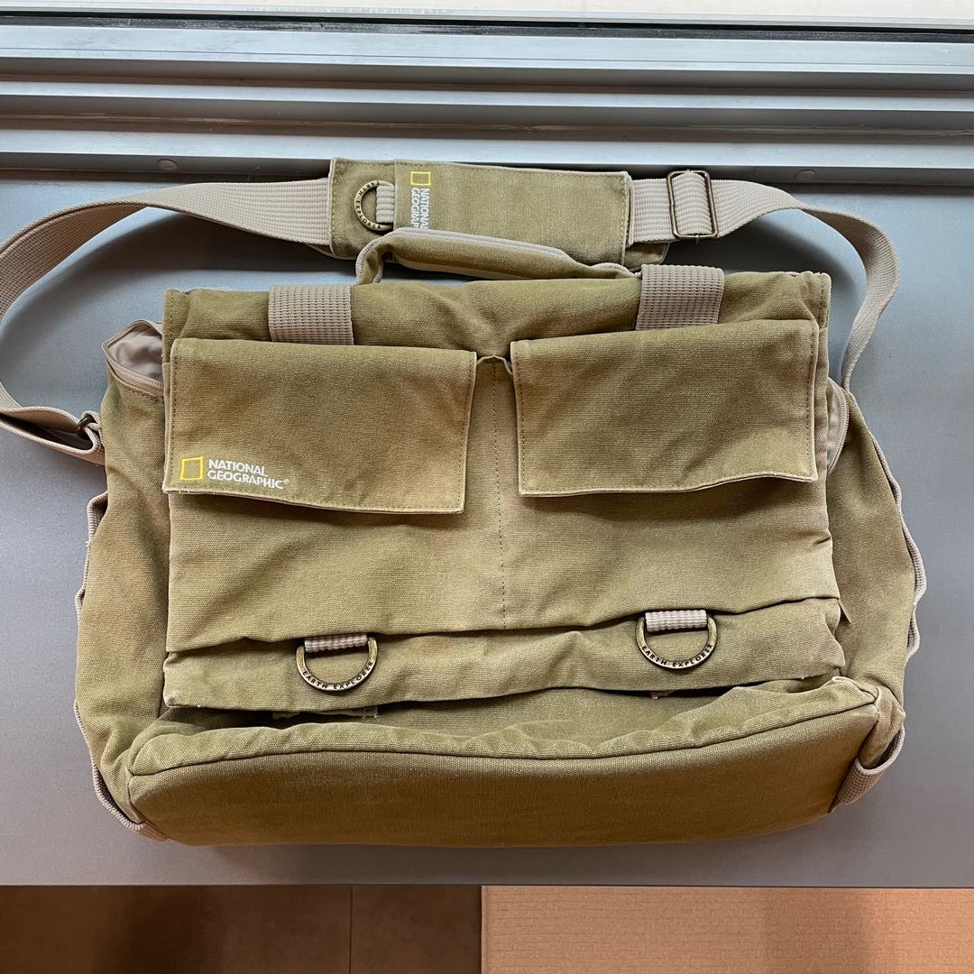 National Geographic Earth Explorer Shoulder Bag, Large (NG 2478 ...