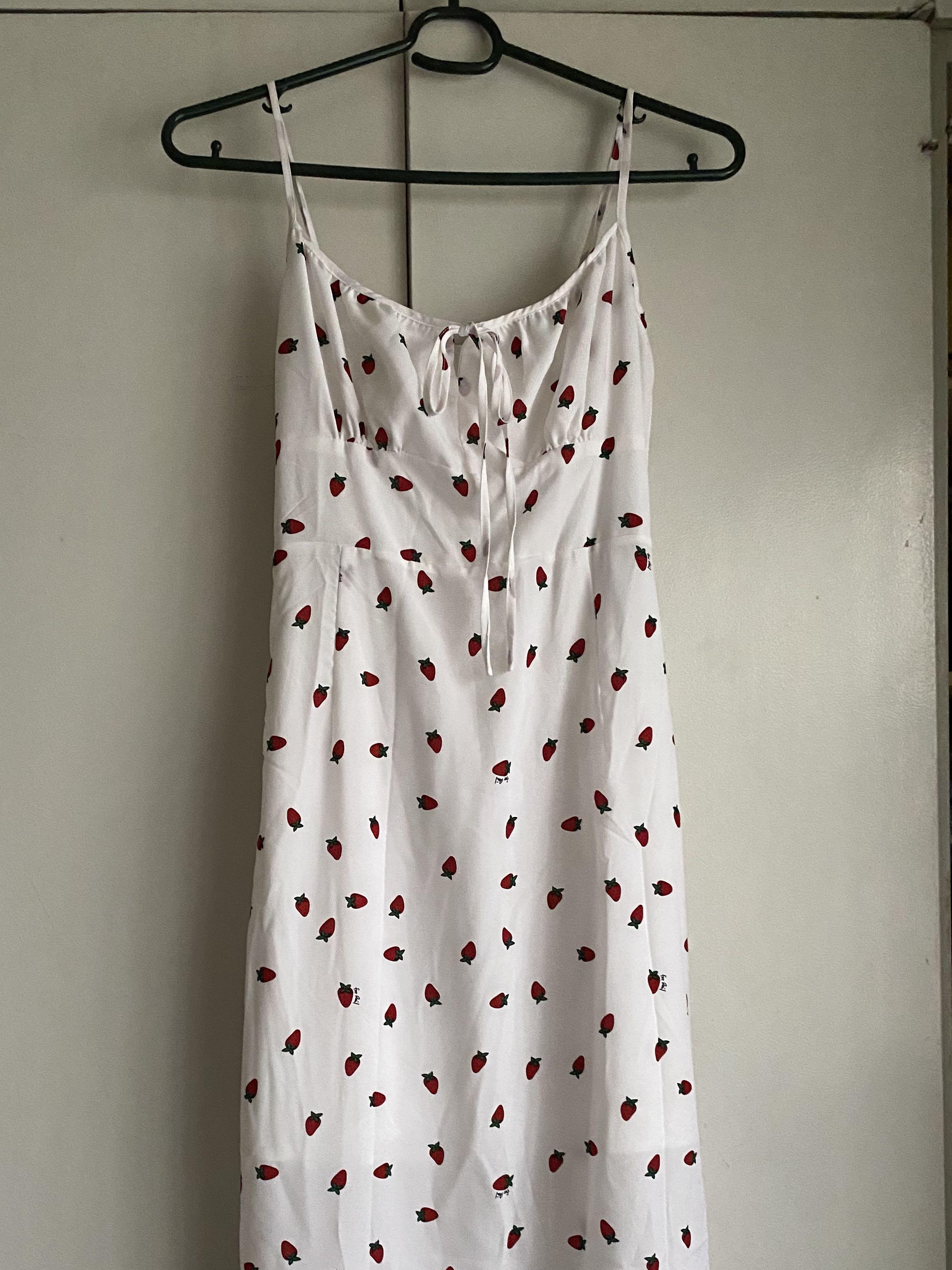 Realisation Par Alba White Strawberry Dress, Women's Fashion, Dresses ...