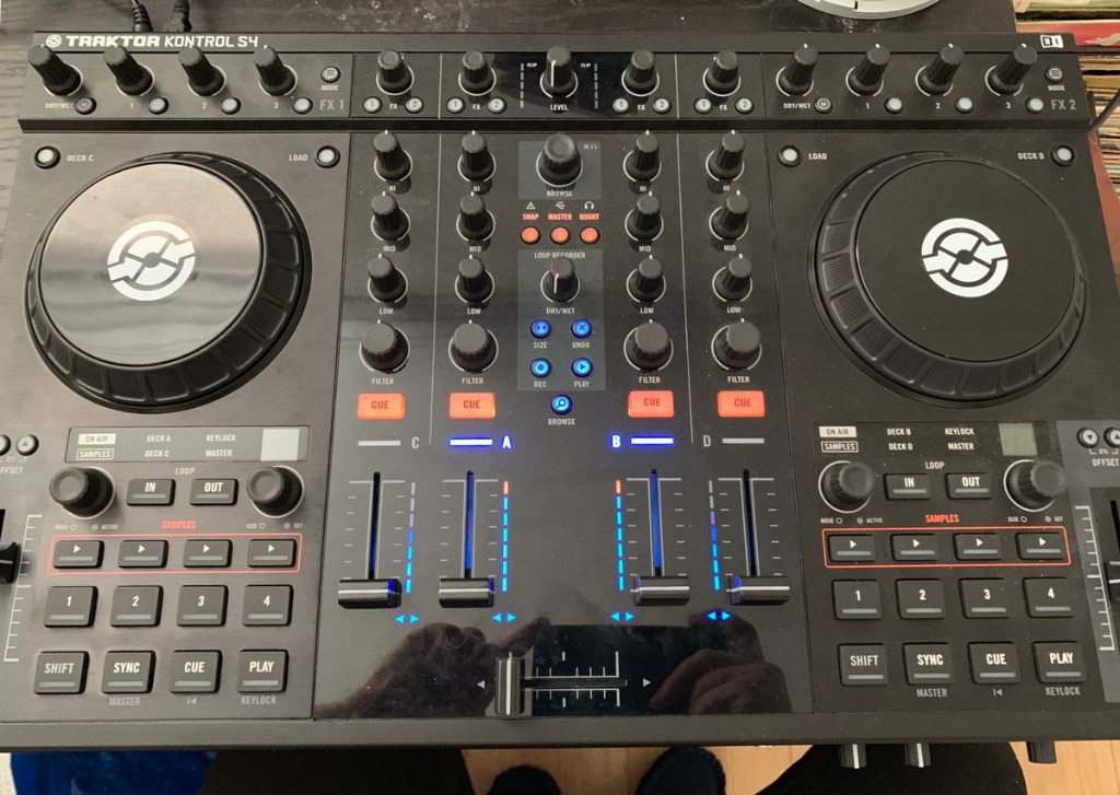 Traktor Kontrol S4 Mk1, Hobbies & Toys, Music & Media, Musical ...