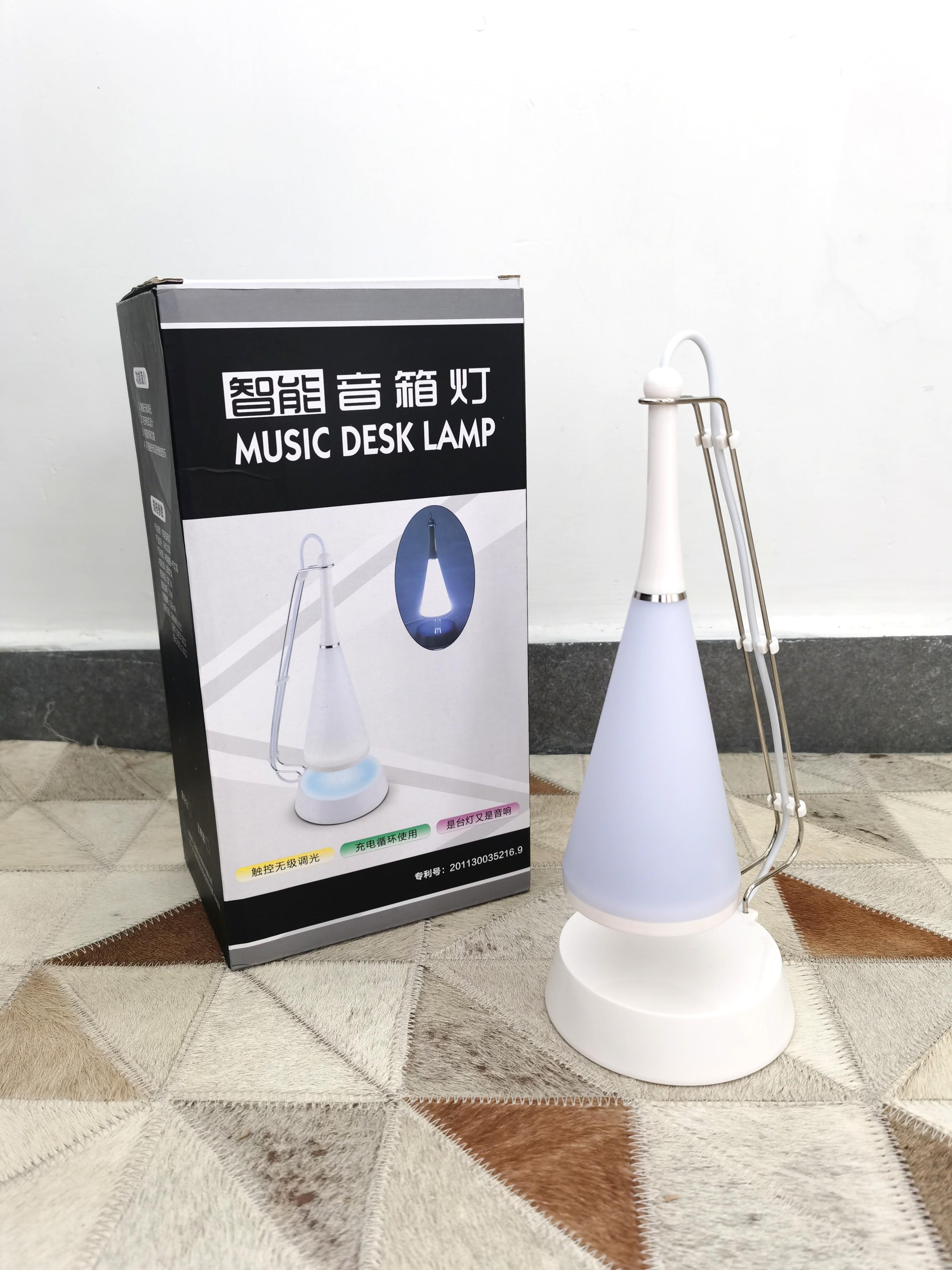 智能音箱燈 Music Desk Lamp, 傢俬＆家居, 家居裝飾, 時鐘 - Carousell
