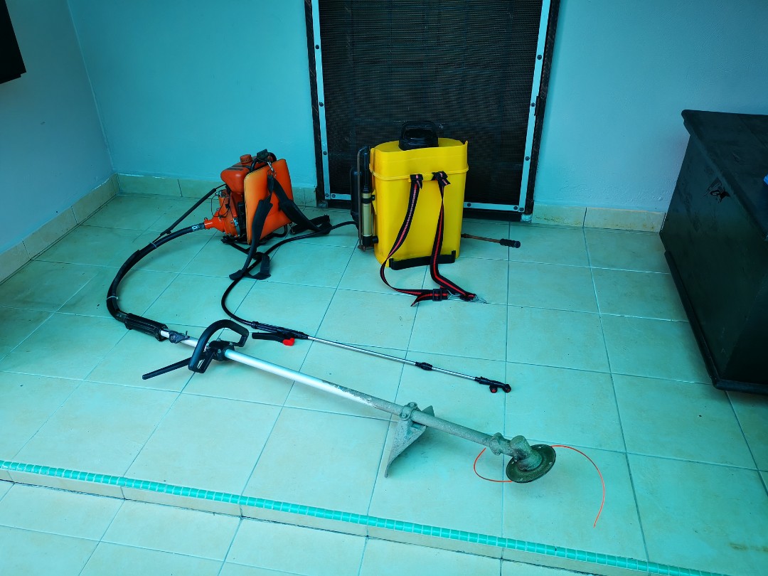 Jualan PKP kombo Mesin rumput + Tong racun, Everything Else, Others on ...