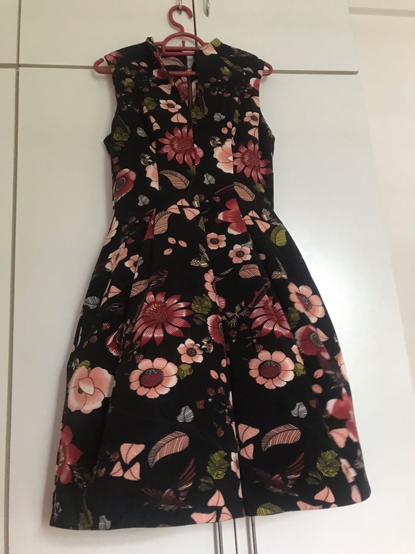 Cue mandarin collar dress, Women's Fashion, Muslimah Fashion, Dresses ...