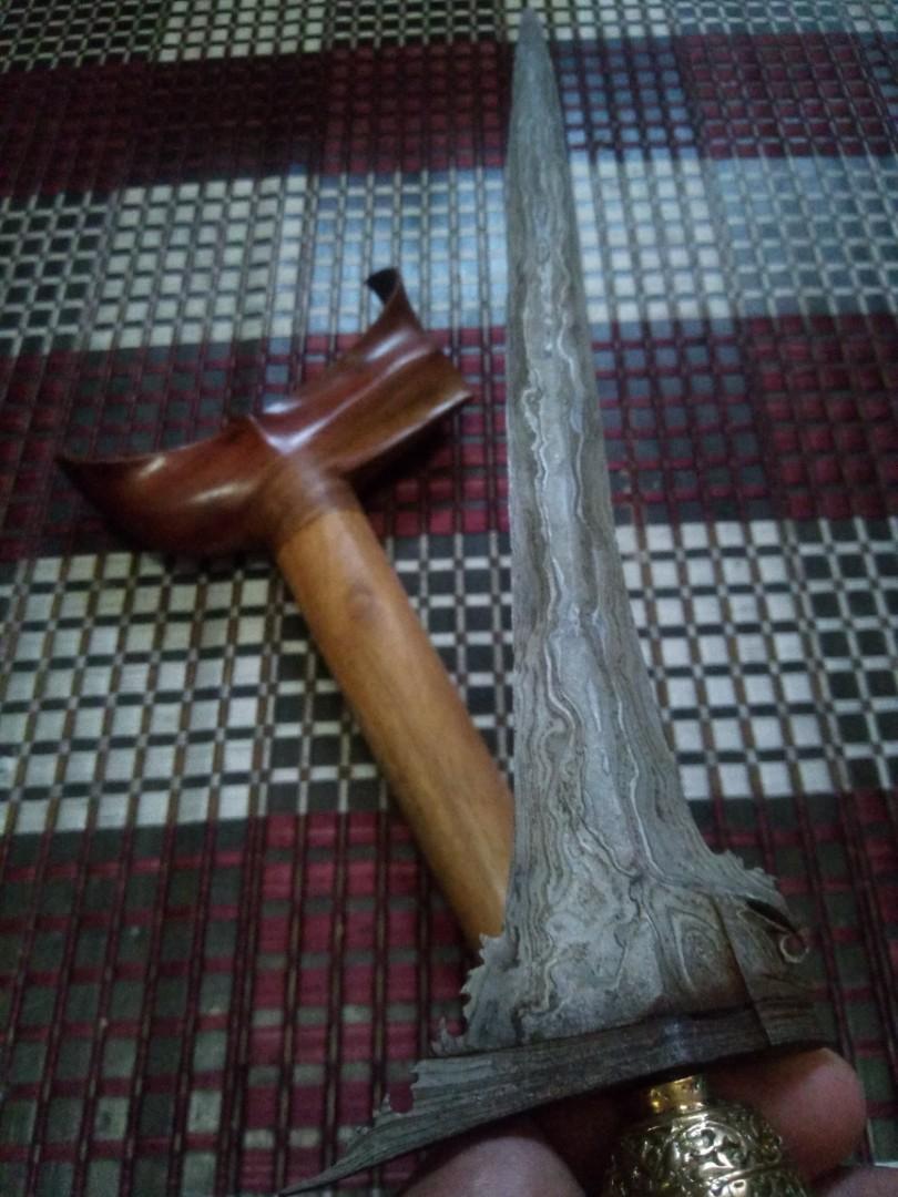 Keris Keramat Polisi Datangkan Benda Benda Keramat Seperti Keris Untuk