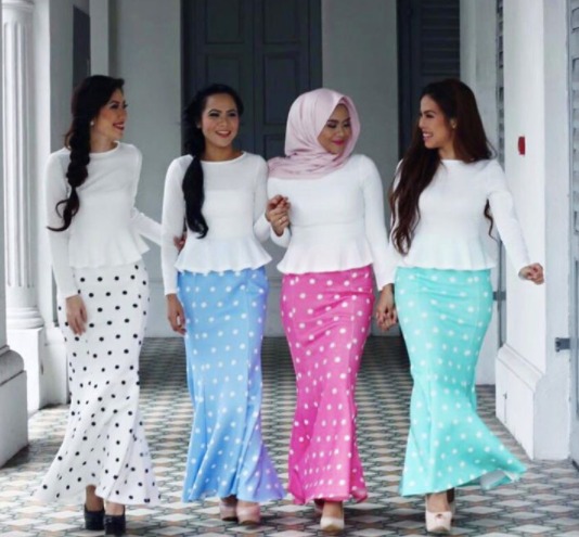 NOSKINATTACHED Baju Raya Polkadot Mermaid Skirt, Women's Fashion ...