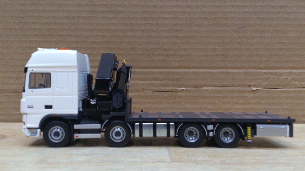 1:50 DAF XF105 SUPER SPACE CAB 8X4 RIGID TRUCK WITH HIAB CRANE, Hobbies ...