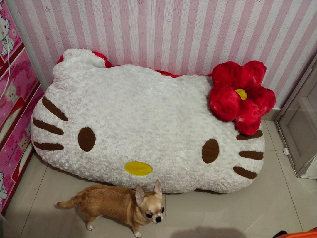 bantal hello kitty