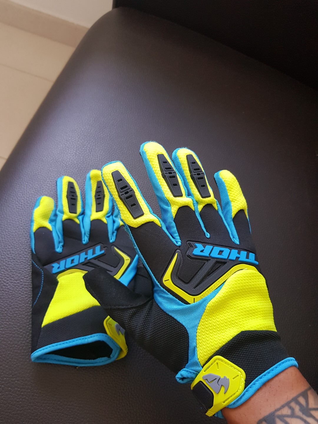 Thor Gloves, Motorcycles, Motorcycle Apparel on Carousell