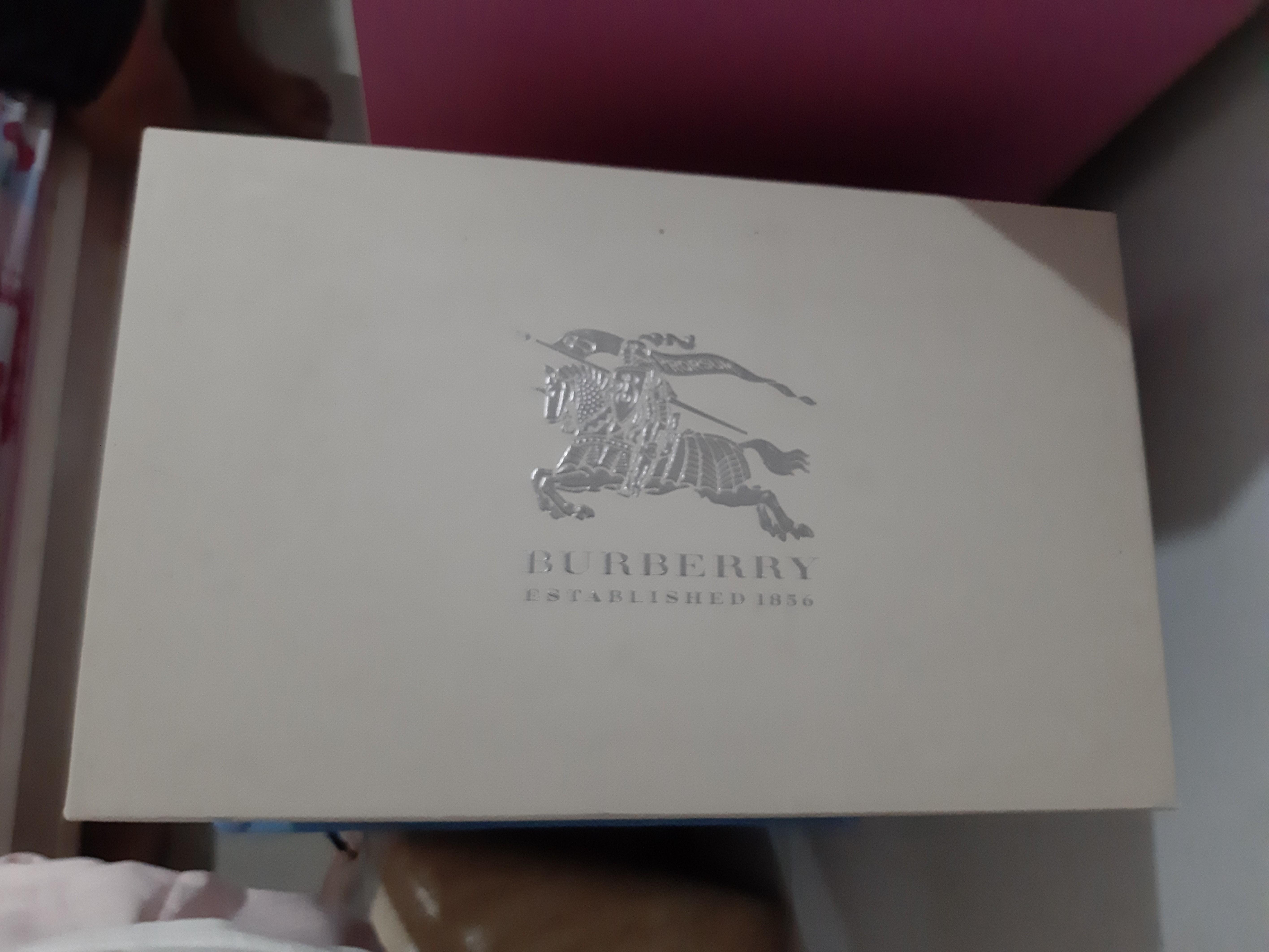 Kotak Burberry Original, Barang Mewah, Tas & Dompet di Carousell