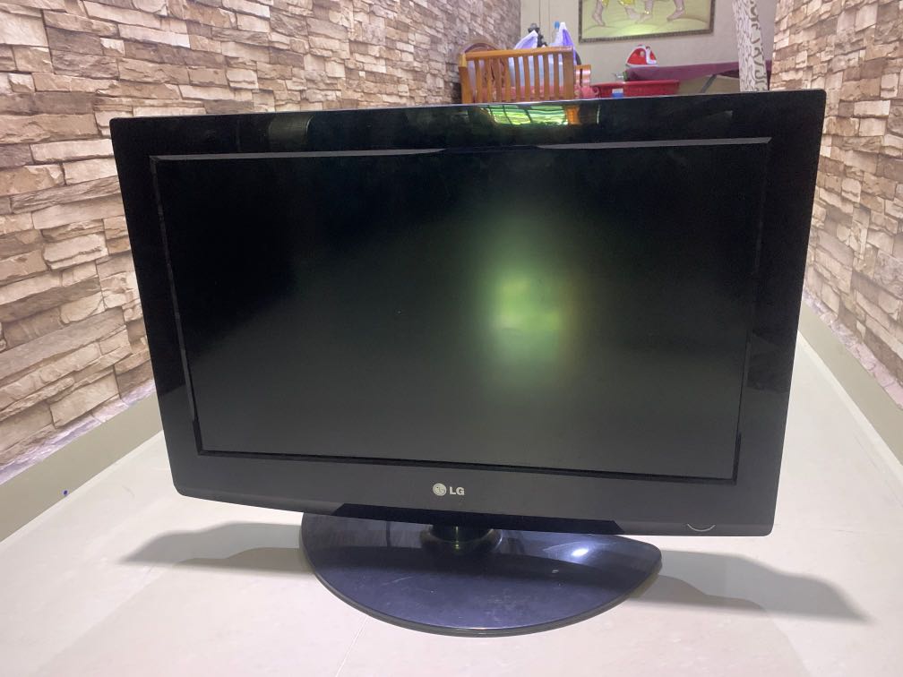 LG 23" TV, TV & Home Appliances, TV & Entertainment, TV on Carousell