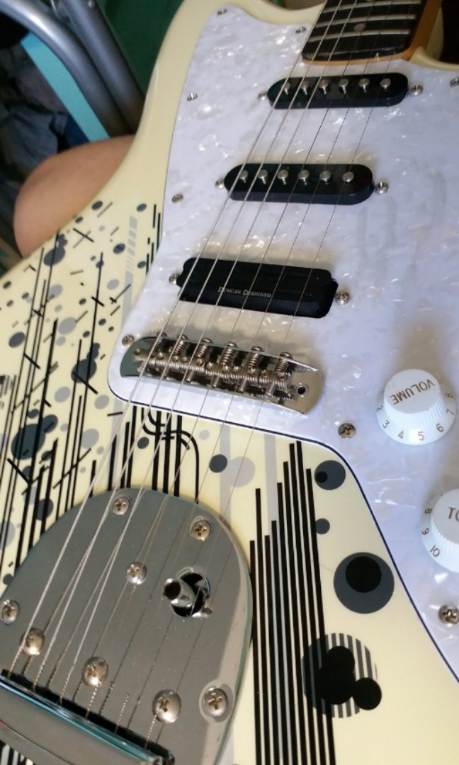 Limited edition SCANDAL MAMI Squier Jazzmaster "stratomaster", 興趣及遊戲 ...