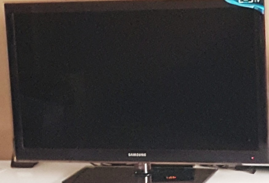 Samsung TV in good condition, screen can rotate - Model: UA40C5000QMXXS ...