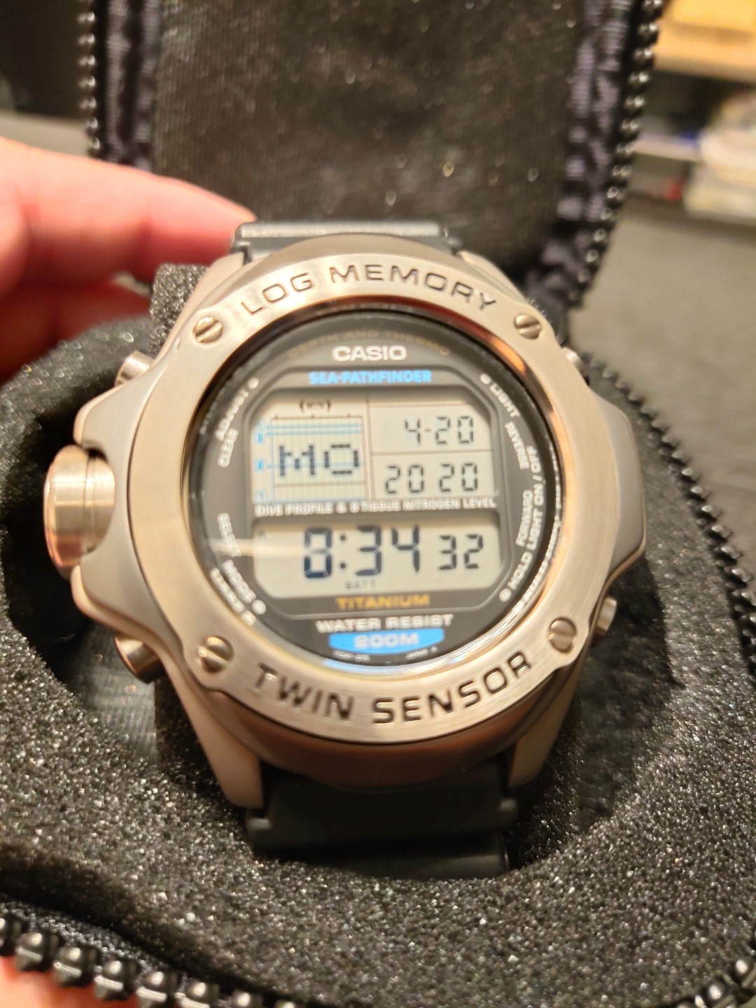 Casio 鈦潛水表Twin Sensor（全新）已停產，全套包装齊全。, 興趣及遊戲, 收藏品及紀念品, 古董收藏 - Carousell