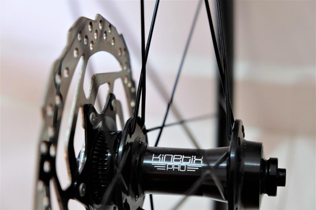 Kinetix Pro Disc Wheels (22 inch, ETRTO 451 x 14c), Sports Equipment ...