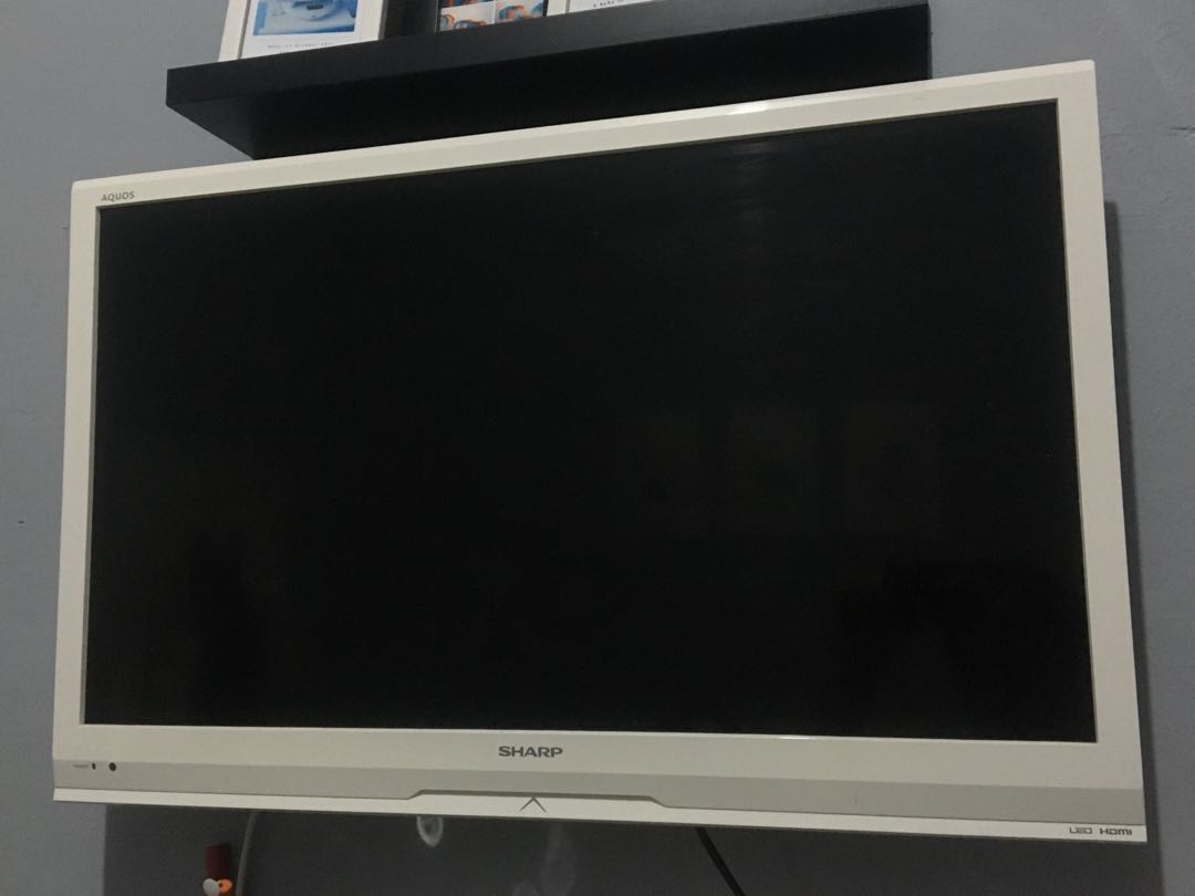 TV Sharp Aquos LED 32 inch white, Elektronik, TV & Perlengkapan Hiburan ...