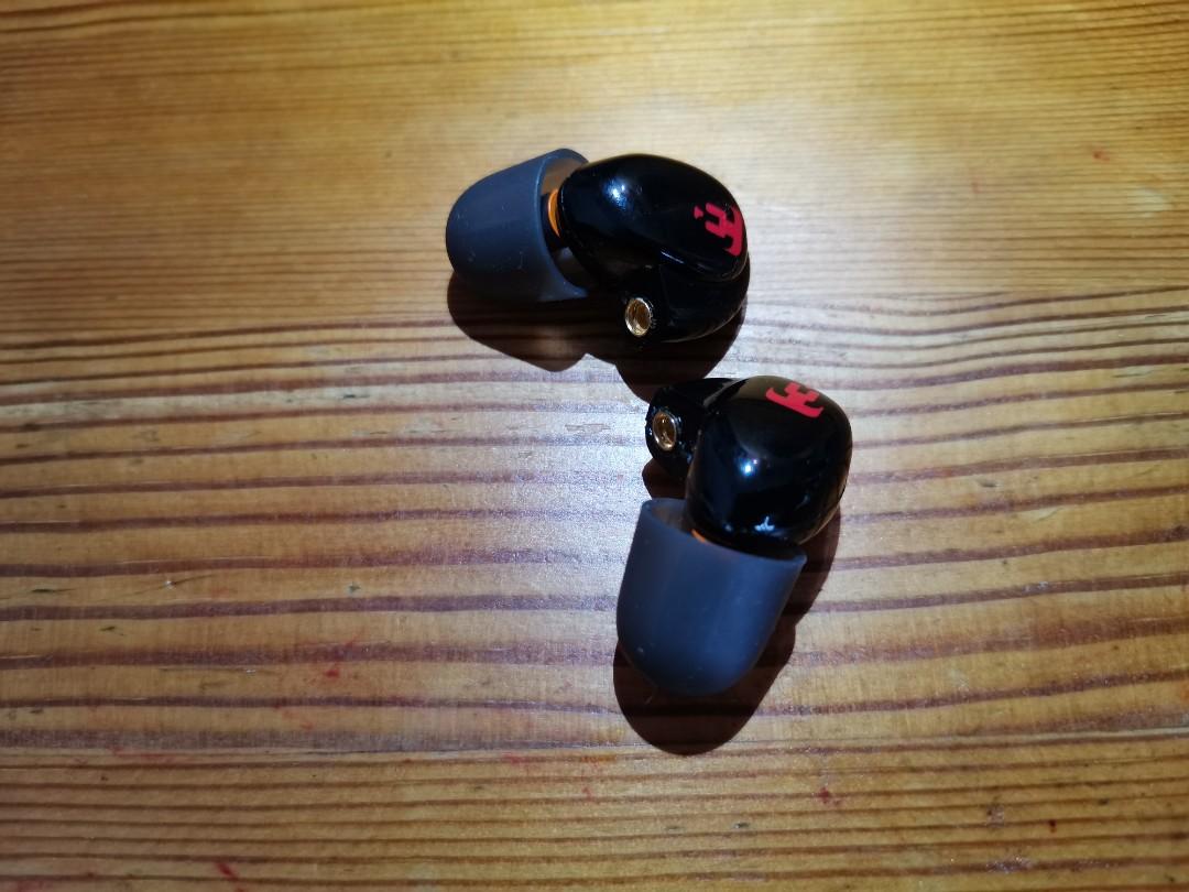 代改westone w3成可換線( mmcx ), 音響器材, 可攜式音響設備 - Carousell