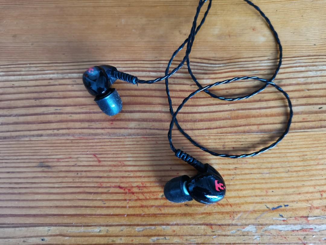 代改westone w3成可換線( mmcx ), 音響器材, 可攜式音響設備 - Carousell