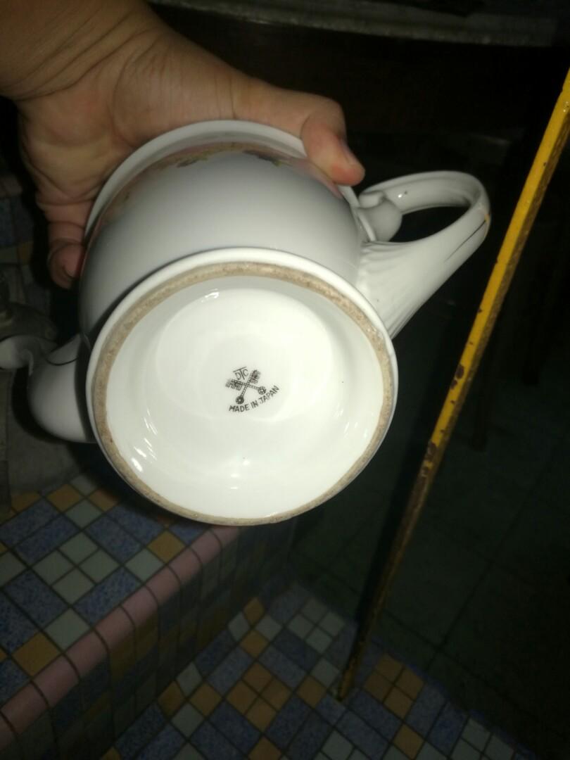 Aladdin Teapot B (Made in Japan), Furniture & Home Living, Kitchenware ...