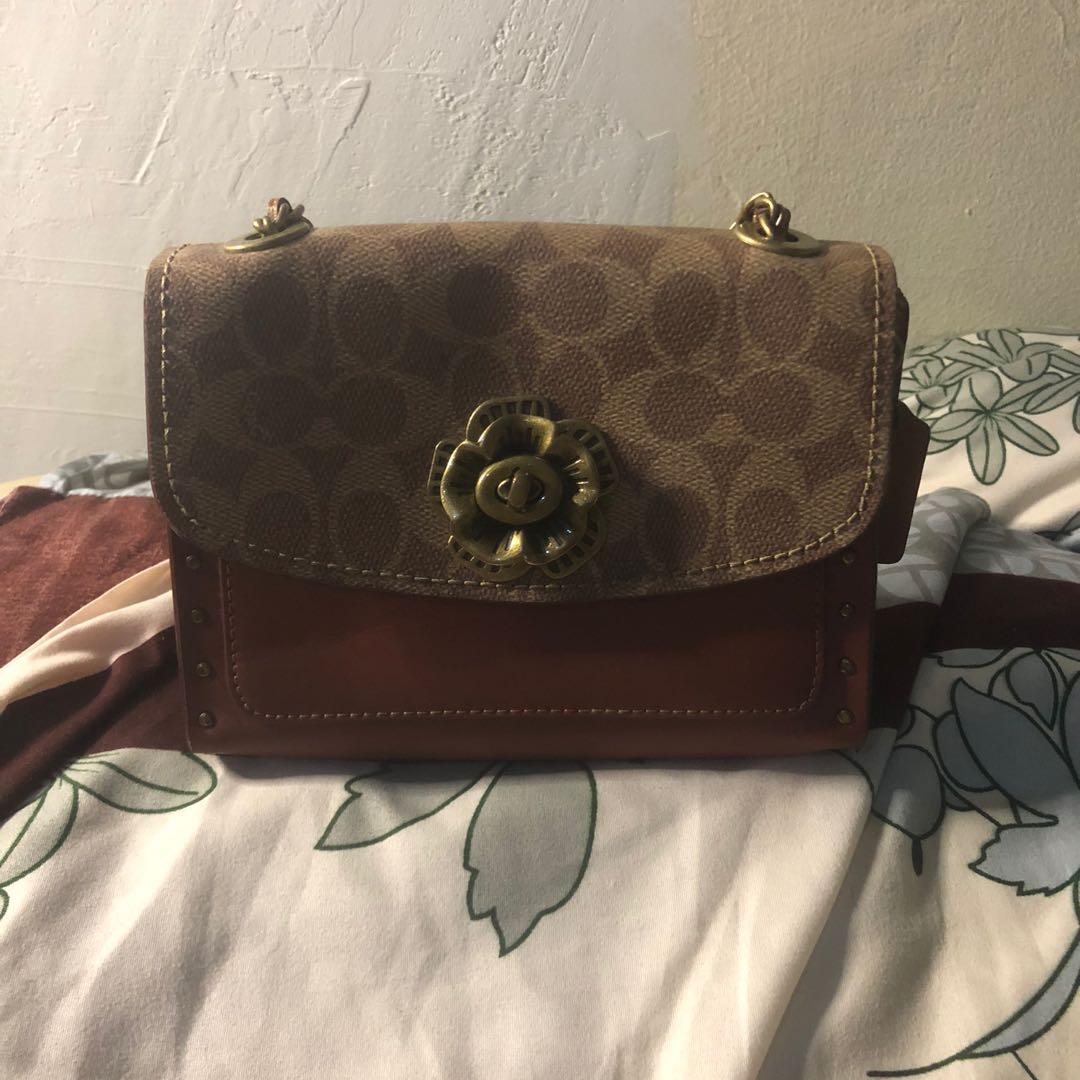 Coach Border Rivets Signature Crossbody Bag Authentic, Barang Mewah ...