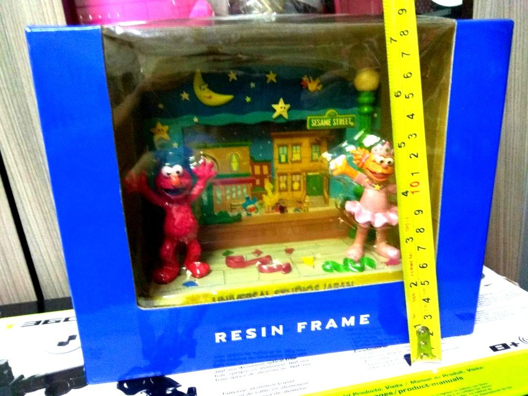 Sesame Street 3-D Resin Frame Elmo & Zoe, Furniture & Home Living, Home ...