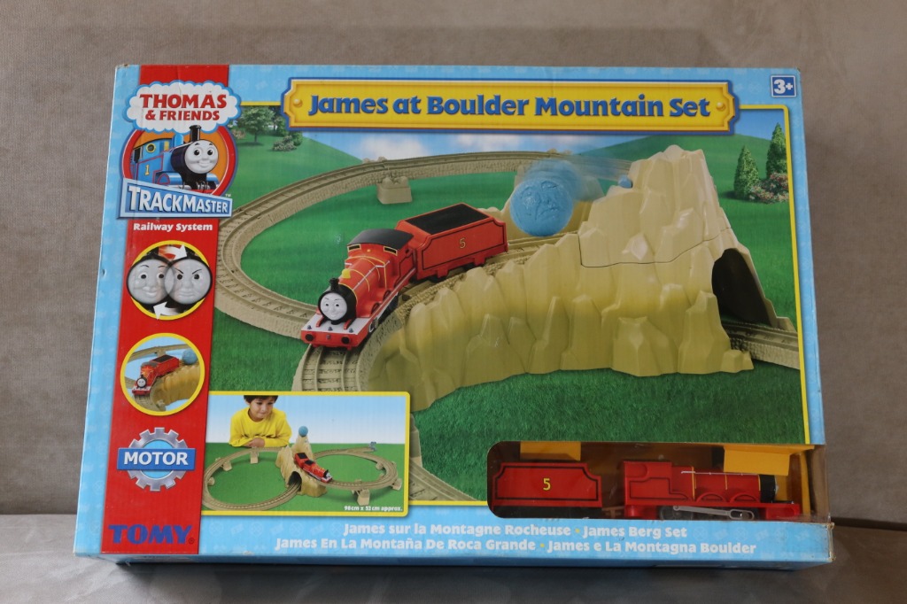 THOMAS AND FRIENDS TRACKMASTER JAMES AT BOULDER MOUNTAIN, 興趣及遊戲, 旅行, 旅遊 ...
