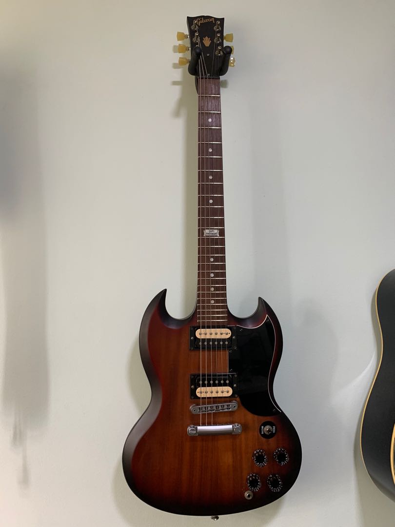 Gibson SGM with auto tuner, Music & Media, Music Instruments on Carousell
