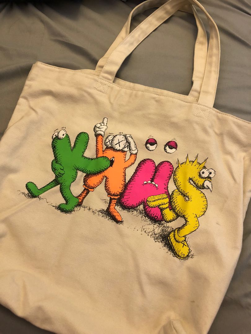 Kaws tote bag, 女裝, 手袋及銀包, Tote Bags - Carousell