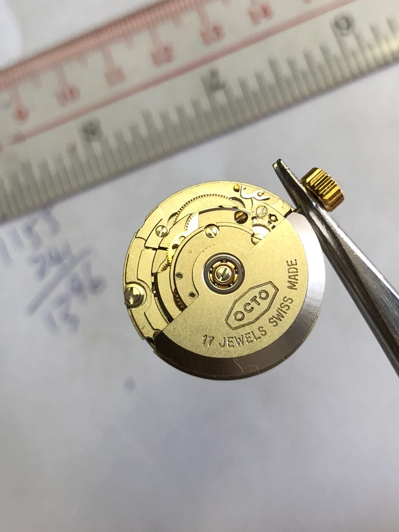 ETA 2688 自動機芯一份單曆, 名牌, 手錶 - Carousell