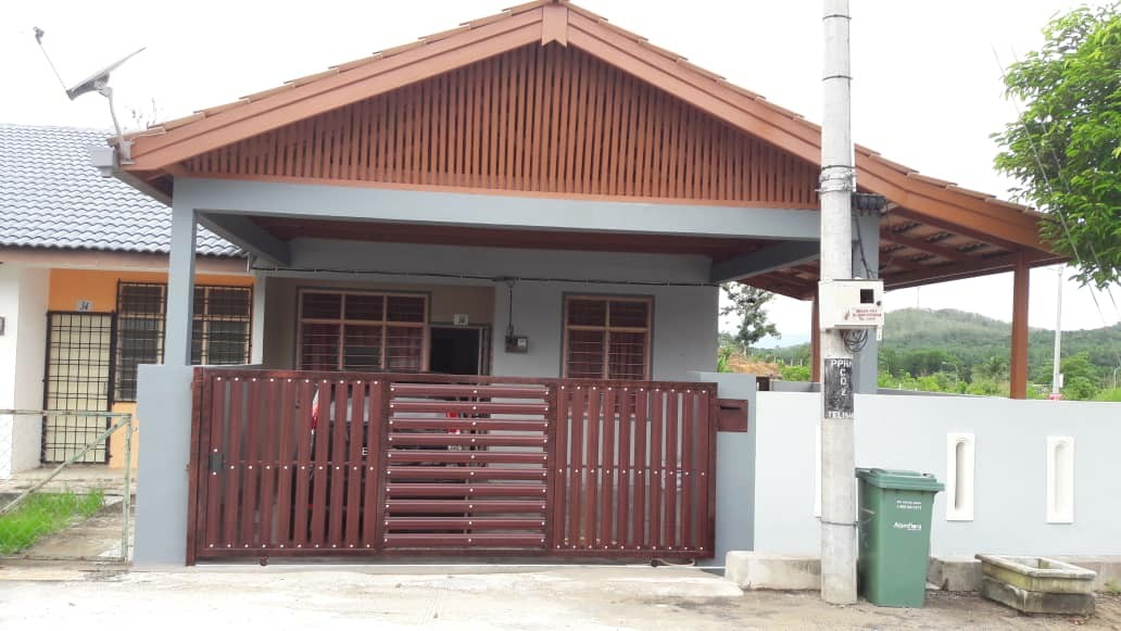 Homestay di sri jaya, maran, pahang, Furniture & Home Living, Bathroom ...