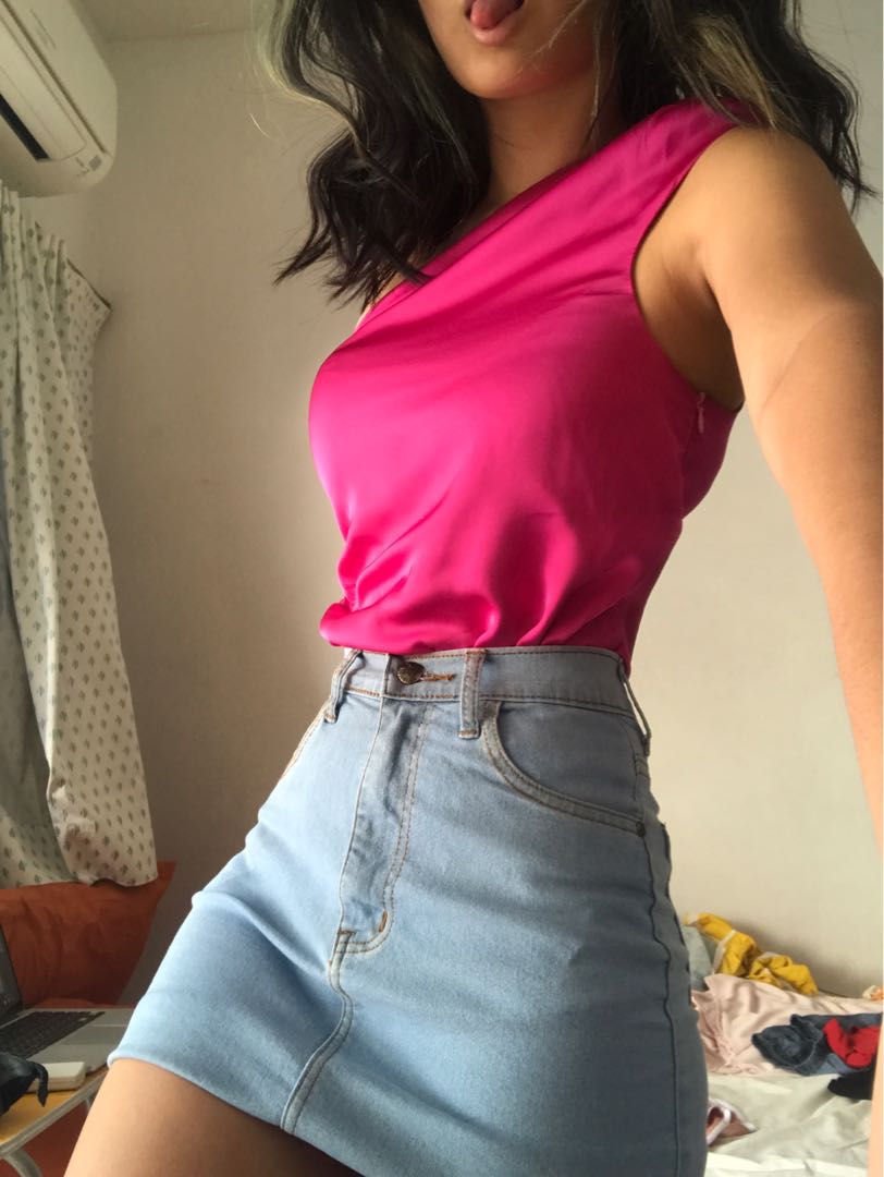 hot pink 80s toga top, Women's Fashion, Tops, Sleeveless on Carousell