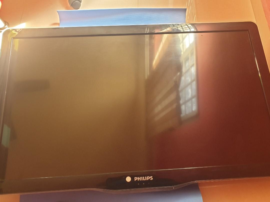 40 inch Philips tv. (Old model), TV & Home Appliances, TV ...