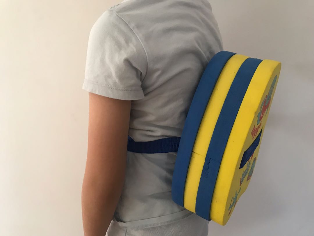 Speedo Back float for swimming, 兒童＆孕婦用品, 其他 - Carousell