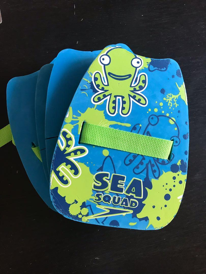 Speedo swimming back float for kids, 運動產品, 其他運動配件 - Carousell