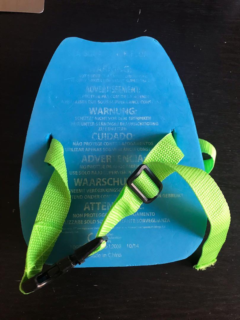 Speedo swimming back float for kids, 運動產品, 其他運動配件 - Carousell