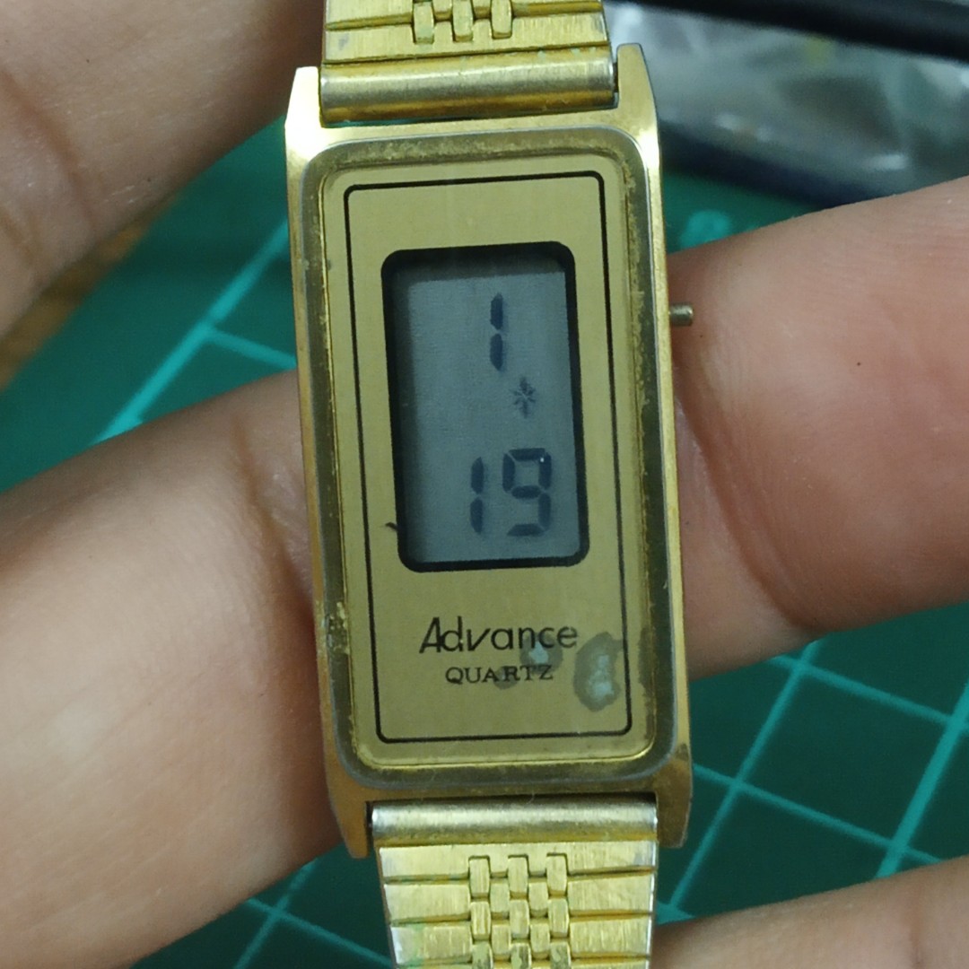 Vintage Advance lady digital watch, Men's Fashion, Watches ...
