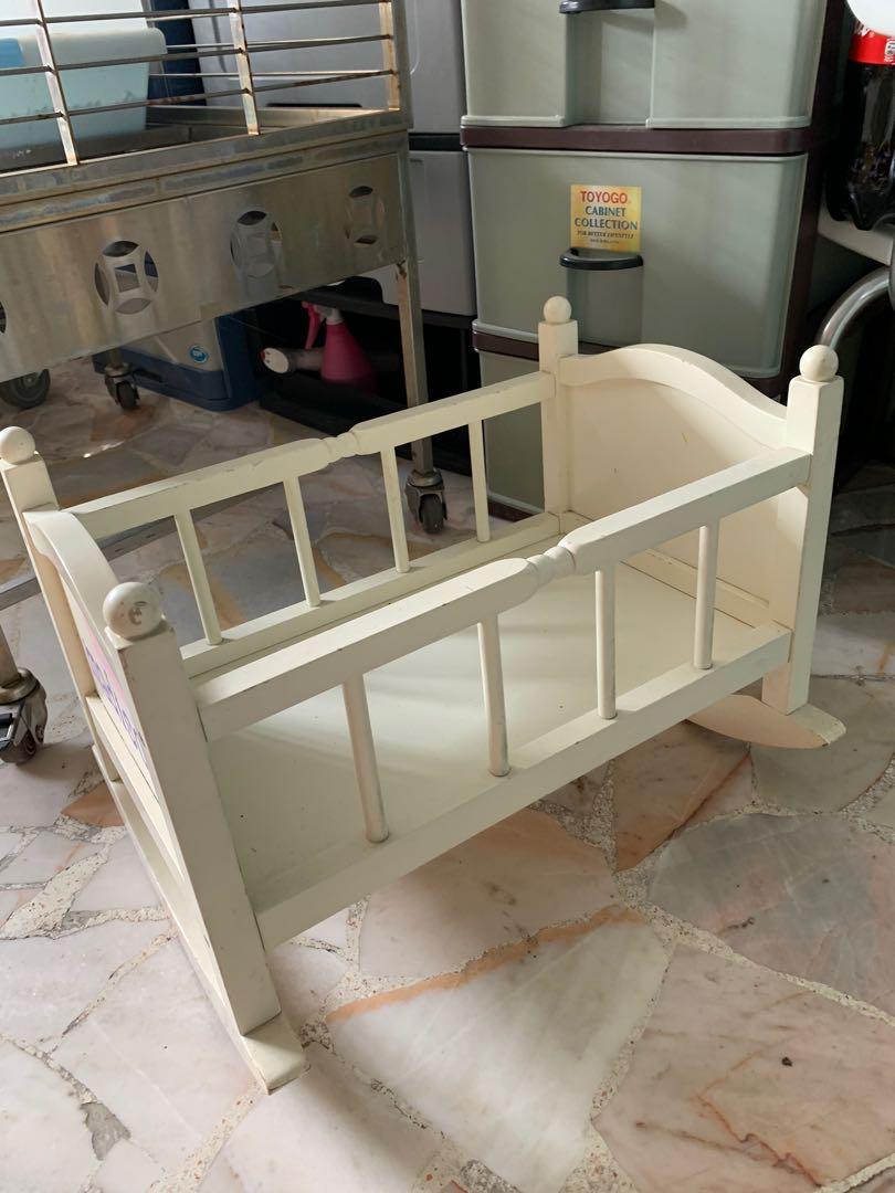 Free Baby Rocking Cot, Babies & Kids, Baby Nursery & Kids Furniture ...