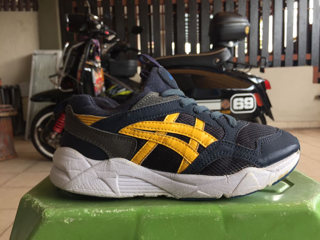 asics, Babies & Kids, Babies & Kids Fashion on Carousell