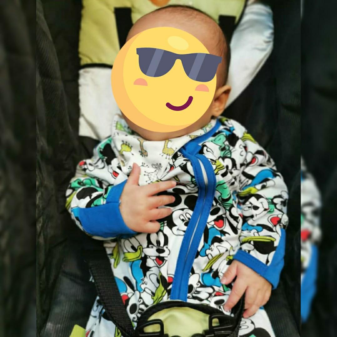 Onesies 6 months, double zip, Mickey goofy Donald duck, easy to change ...