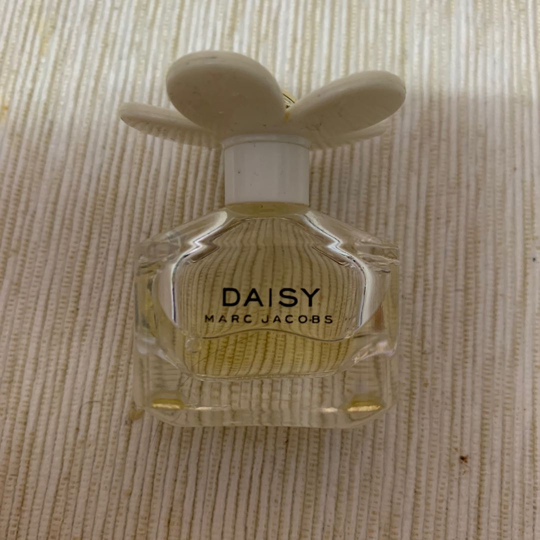 Daisy Marc Jacob miniature , Beauty & Personal Care, Fragrance ...