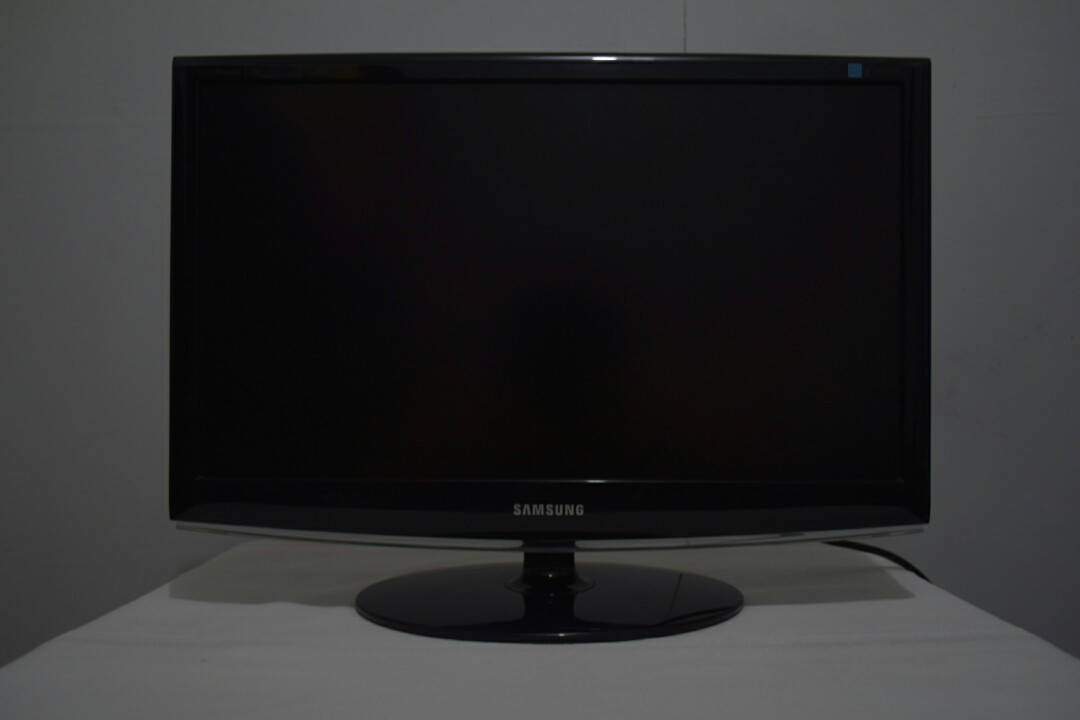 Samsung 23" inch LCD monitor, TV & Home Appliances, TV & Entertainment ...