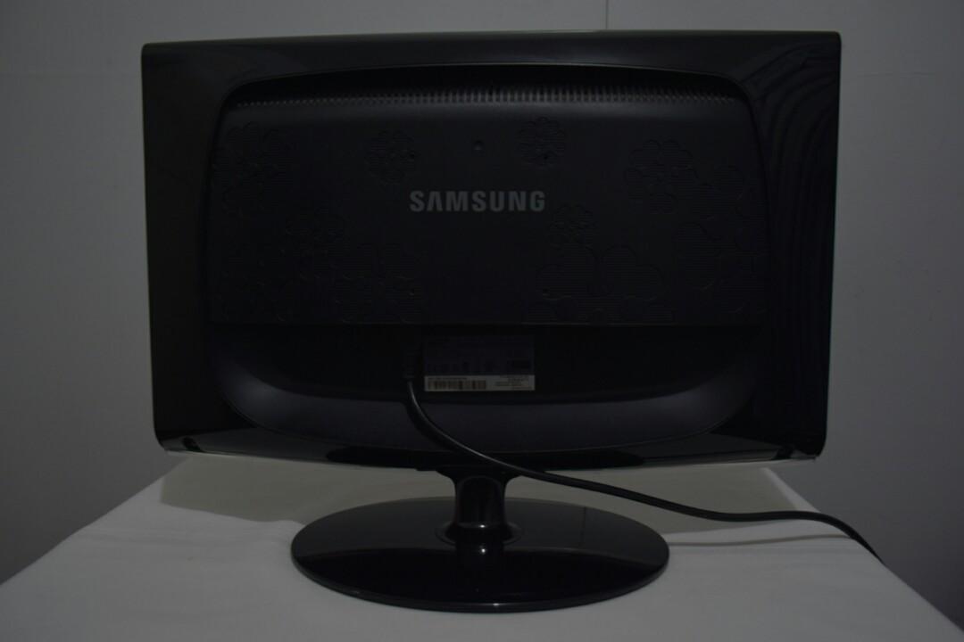 Samsung 23" inch LCD monitor, TV & Home Appliances, TV & Entertainment ...