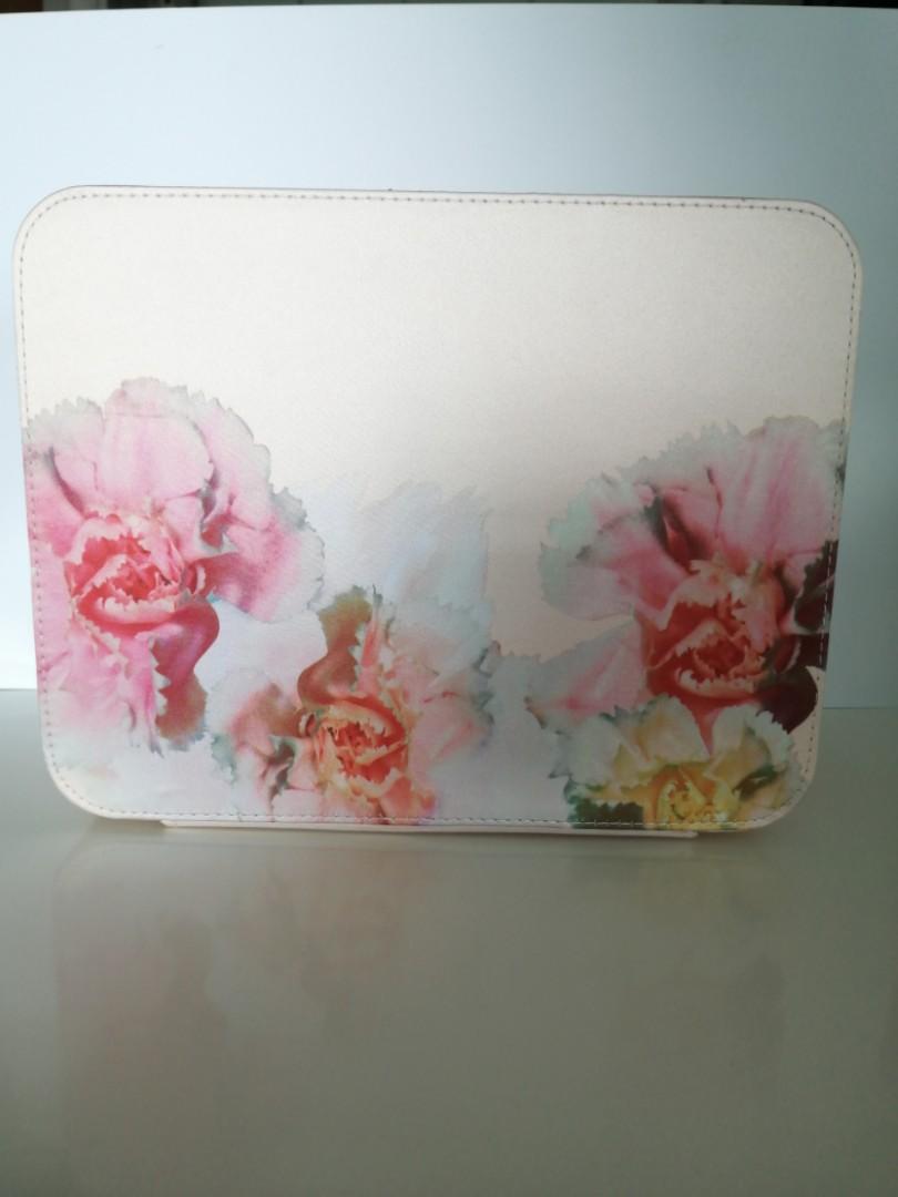 Ted Baker Pink Beauty Box (Stained), Women's Fashion, Jewelry ...
