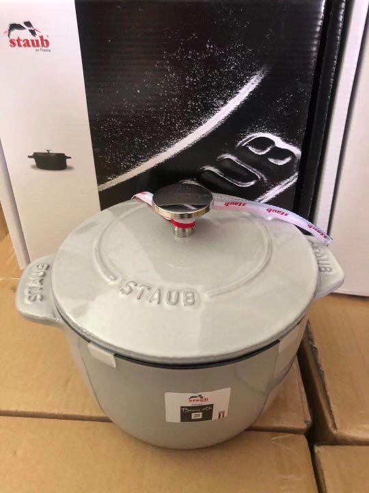 Staub 圓型鑄鐵鍋 16cm 湯鍋 炖鍋 飯鍋, 傢俬＆家居, 廚具和餐具, 炊具及配件 - Carousell