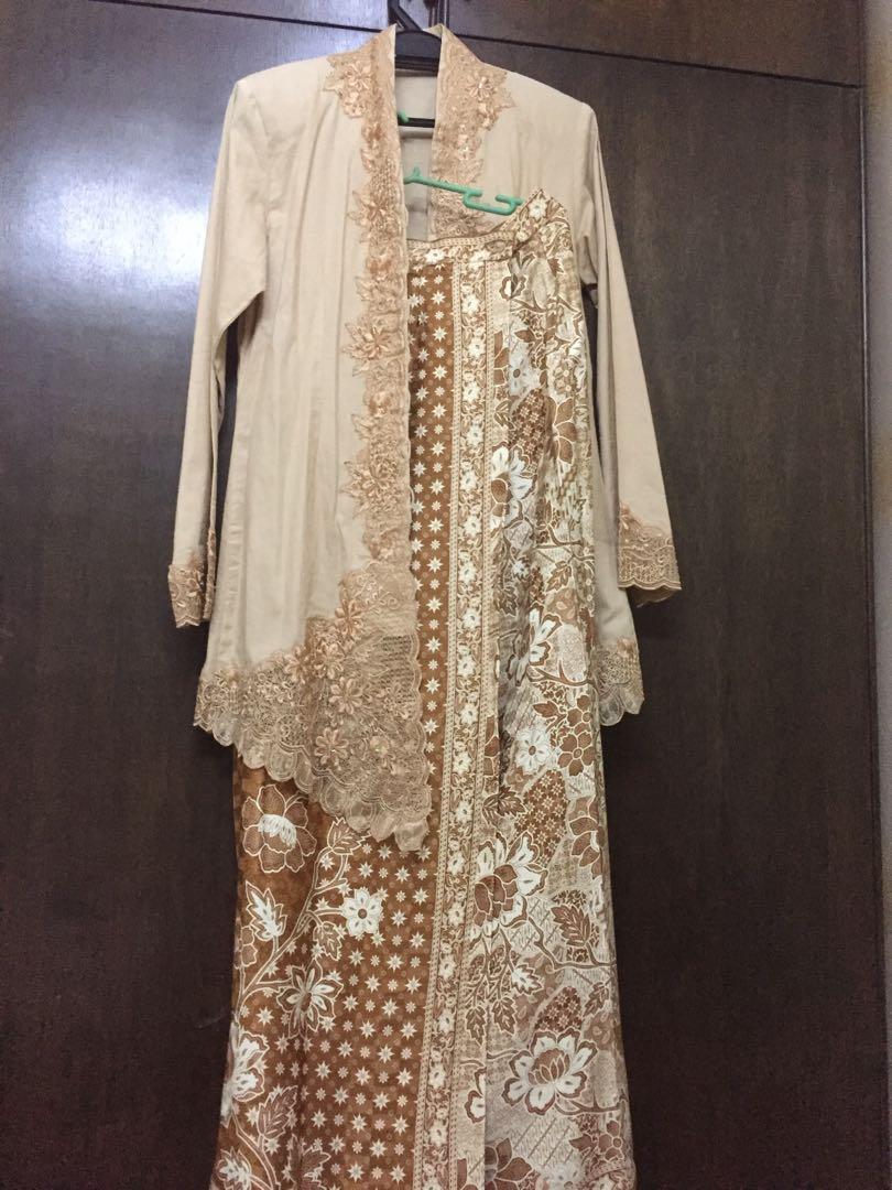 Classic Kebaya With Selendang, Women's Fashion, Muslimah Fashion, Baju ...